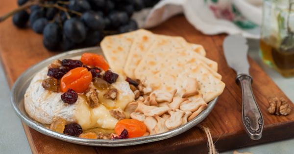 Video Player - Pieczony ser brie z bakaliami i miodem - [video ...