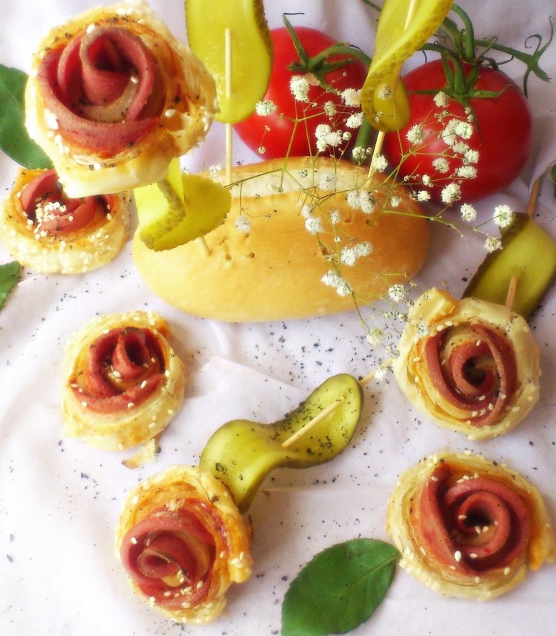 Przepis - Różyczki z ciasta francuskiego wg Di przepis - Gotujmy.pl Przepis - Różyczki z ciasta francuskiego wg Di przepis - Gotujmy.pl